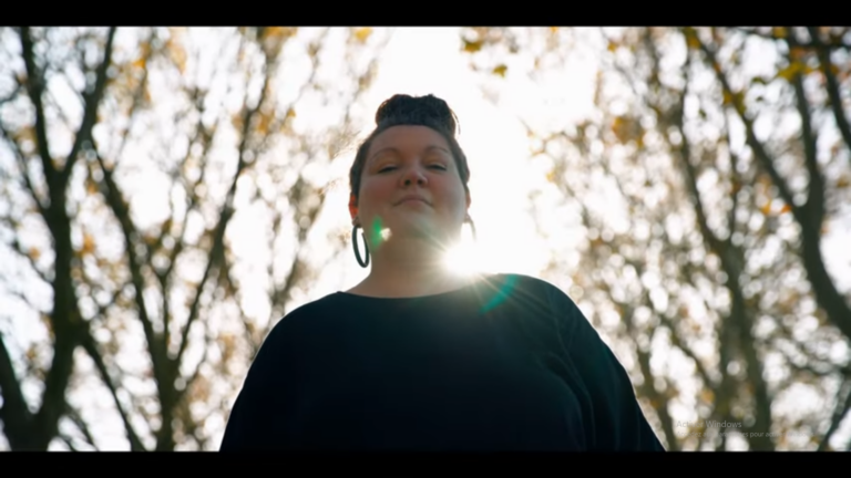 Portrait - Mathilde, la chanteuse engagée contre la grossophobie qui rejoint Mélenchon - L ...